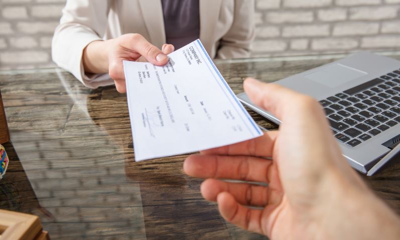 Cheque internacional: tire suas dúvidas e veja como trocar